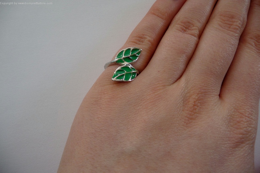 Lovely Green Leaf Shaped Ring on Luulla